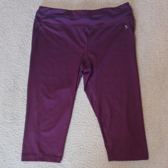 Danskin | Pants & Jumpsuits | Danskin Purple Fitted Capri Leggings ...